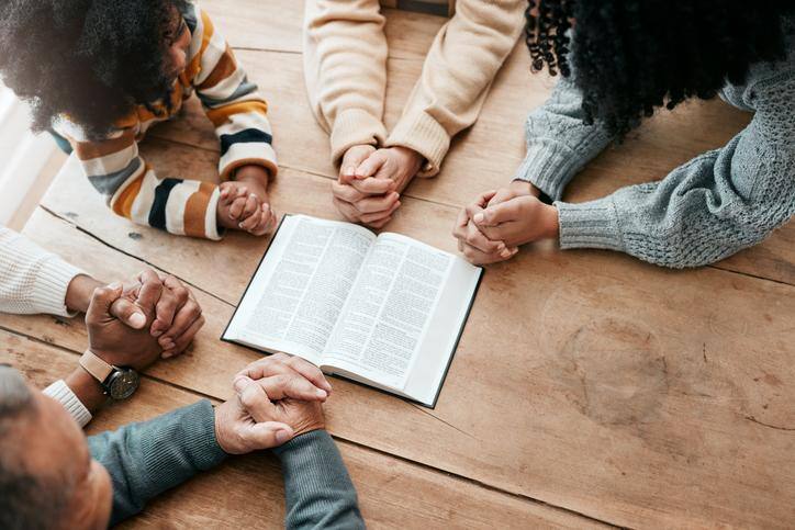 How to Connect Deeply with God through Prayer (7 Biblical Examples)